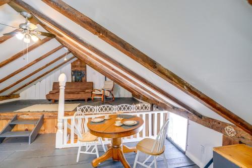 Hike, Fish & Ski: Riverside Barn Loft In Lee - Lee, MA