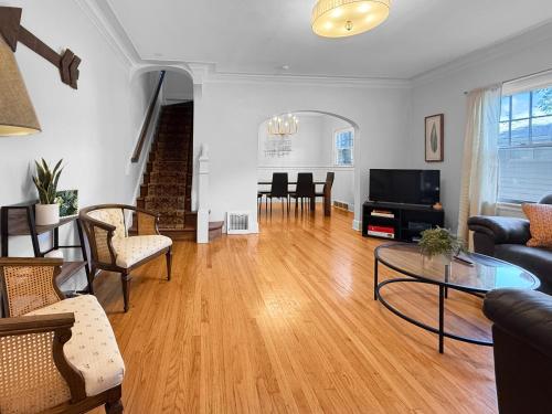 Entire Duplex 4br2ba Sleeps 8 Near Drake Uni - Blank Park Zoo, Des Moines