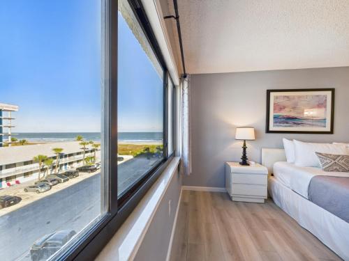 Sandcastles 2br2ba Cocoa Beach Ocean Views! - Cocoa Beach, FL