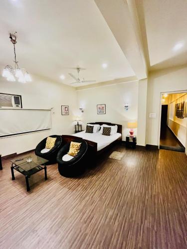 Ballygunge 1000 Sqft Flat Main Road - Howrah