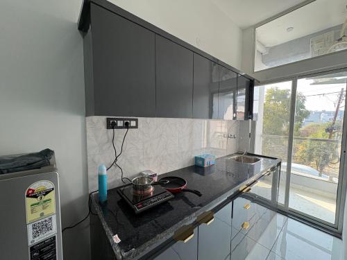 Cozy Corner In Indore | Couple Friendly • Quiet - Indore