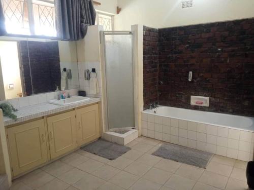 4 Bed Thatched Double Storey With Pool No Events Or Parties - Harare