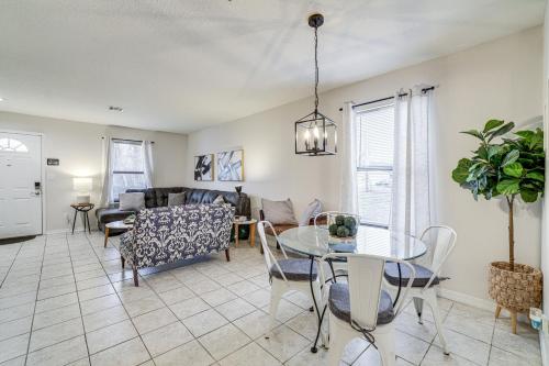 Visit Route 66! Pet-friendly Joplin Gem W/ Yard - Joplin, MO