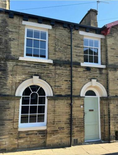 Characterful Grade Ii Listed Victorian Terrace - Saltaire, Shipley