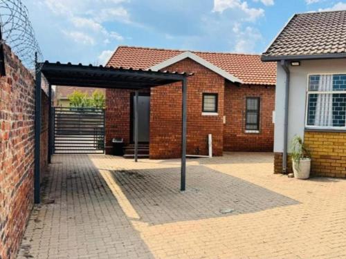 Tshepang Modern Suites Secunda - Secunda
