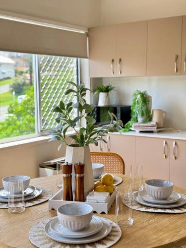 New 2br Coolangatta Apt 4-mins Beach Sleeps 6 - Coolangatta