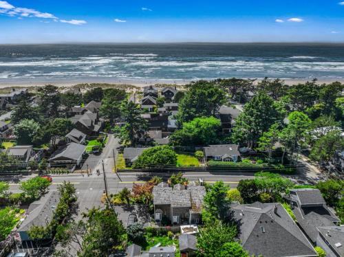 Beaches Inn Townhomes - Cannon Beach, OR