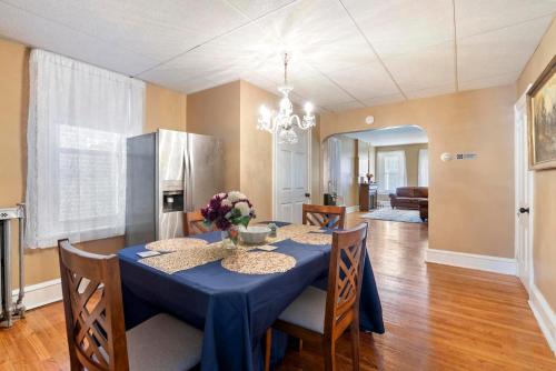 Candlelight Chamber - Private Room With Shared Space - Media, PA
