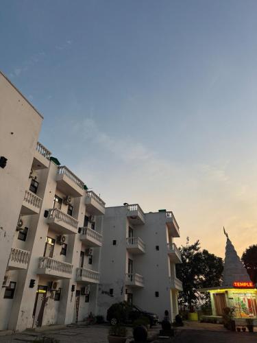 Cs Shree Suites By Elegance Resort - 沃林達文