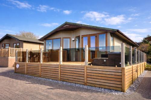 Beautiful Lodge Retreat - 3 Bedrooms - Sleeps 6 - Devon