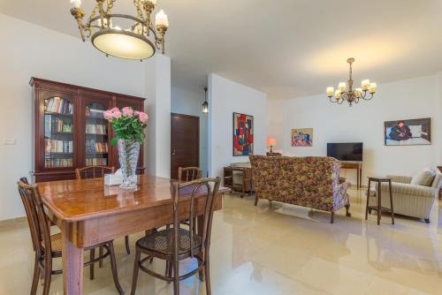 Golden Getaway - 3br, Achrafieh - Beirut