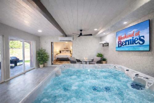 Romantic Getaway - Luxury Villa - Private Hot Tub - 哈瓦蘇湖城