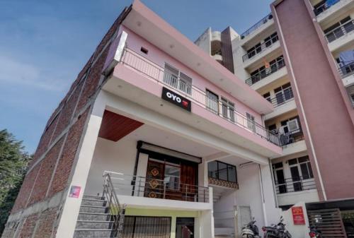 Rrooms Eco Swastik Inn - Lucknow