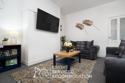 2 Bed Laburnum House - Free Parking, Garden, Modern - Blackpool