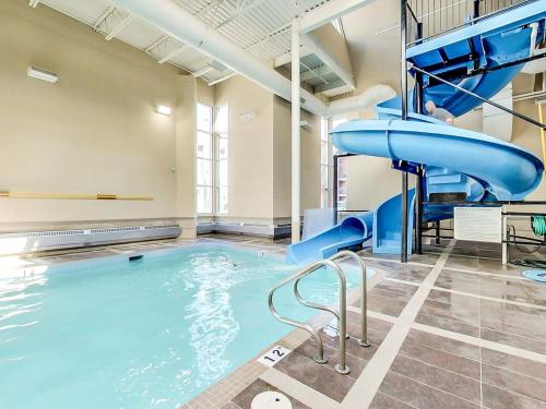 2br Serene Getaway W/ Private Patio | Hot Tub+pool - Alberta
