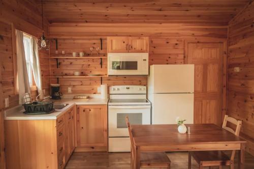 Lawrencetown Lodge - The Pine 2 Bed Room - Nova Scotia