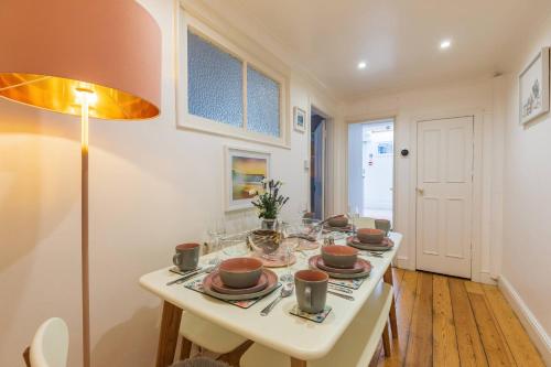 Spacious Seafront Apartment, Garden Free Parking - East Beach