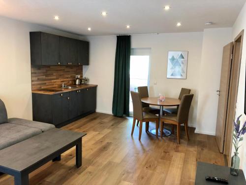 City Apartments, Outlet 100 Meter - Metzingen