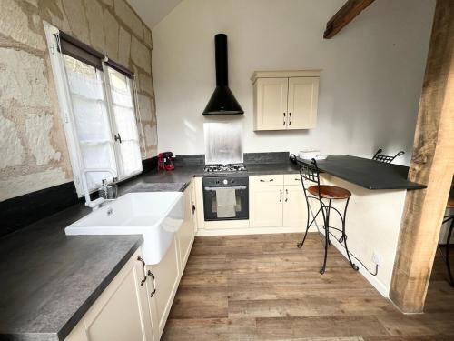 Charmante Maisonnette En Tuffeau A Deux Pas De La Loire, Saumur Centre Avec Parking Gratuit - Saumur