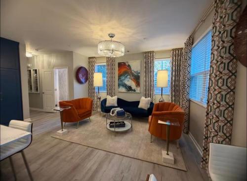 Elegant Conyers Townhouse With Manhattan Vibe - Conyers, GA