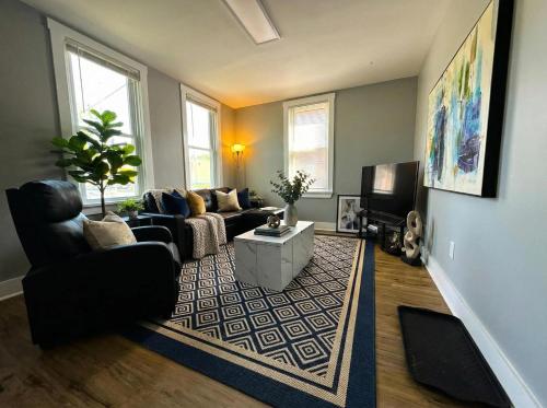 Cozy Unit King Bed & Laundry - New Castle, DE