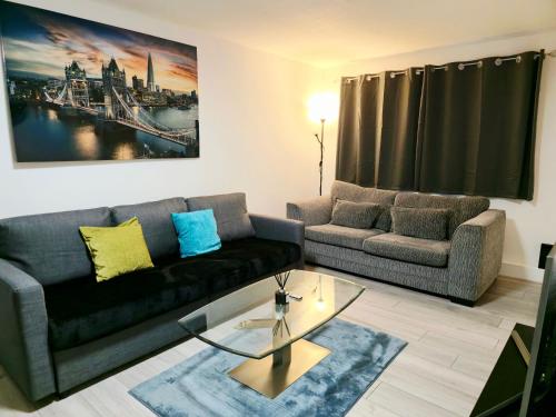 Private 3br House Near Heathrow, Free Parking, Fast Wi-fi - Hayes