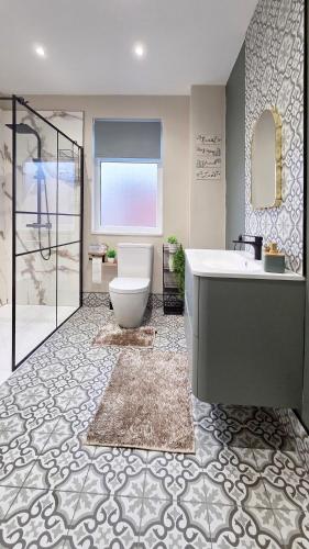 3 Bedroom Modern Newly Renovated House In Preston - Preston