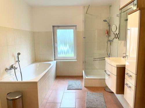 Ferienwohnung Koln Sud 77qm - Ruhige Lage Nahe Rhein & Innenstadt - Colonia