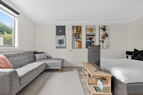 Central Studio With Pool, Gym Access 2mins Walk Beach - Manly