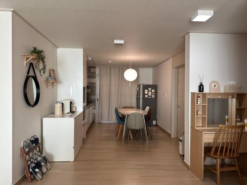 Incheon Airport 10 Min, Unseo Station 5 Minutes On Foot, Spacious 22pyeong, 2rooms 2bathrooms, Parki - 광양시