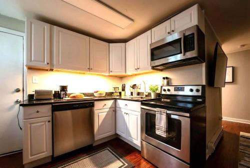 Redwood Loft At Park Place King Bed Walk In Closet Fast Wifi And Free Coffee - Wilmington, DE