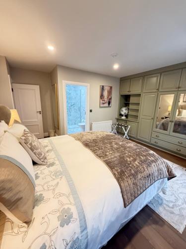 Luxury 4 Bedroom House -Killarney Town Centre - Free Parking Wi-fi- 4 Star Approved - Killarney