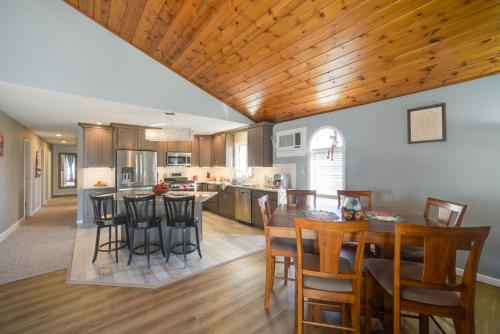 3 Blocks To Lake George Village: Spacious Home! - Lake George, NY