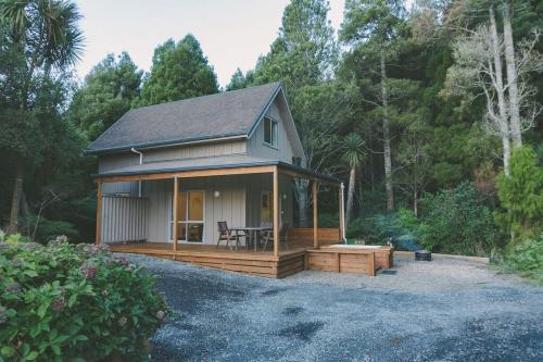 Raglan Rural Retreats - Forest View Cottage - Raglan