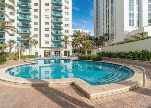 Oversized 2-bedroom On The Ocean - Dania Beach, FL