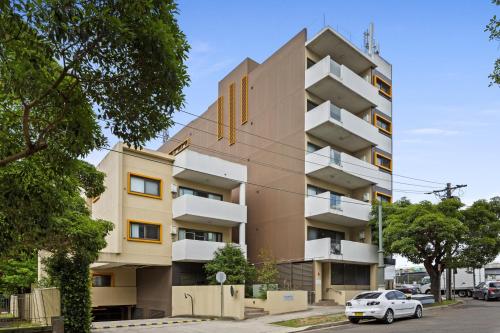 Ground Floor One-bed With Courtyard Access - Strathfield