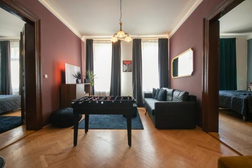 Twin Residence Retro-cinematic Apartment In City Centre - Prague