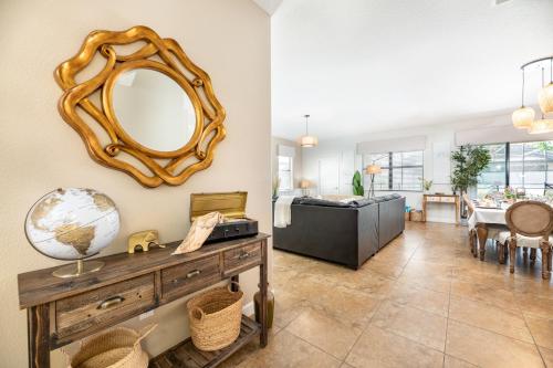 Luxury Villa With Pool, Spa, Theater, Game Room - The World Of Wonders Residence - Haines City, FL