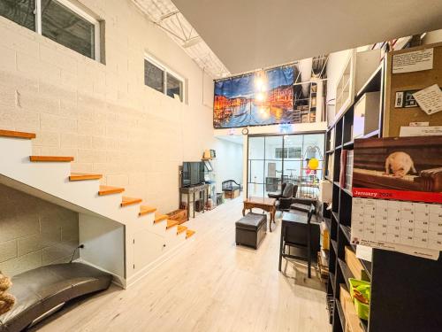 Comfort West Urban Chicago Loft House - Evanston, IL