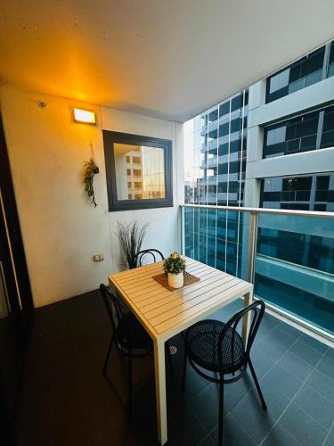 Elegant Cbd Apartment - Free Car Park - Prime Central Location - Balcony - Newly-renovated Bathroom - Adelaide