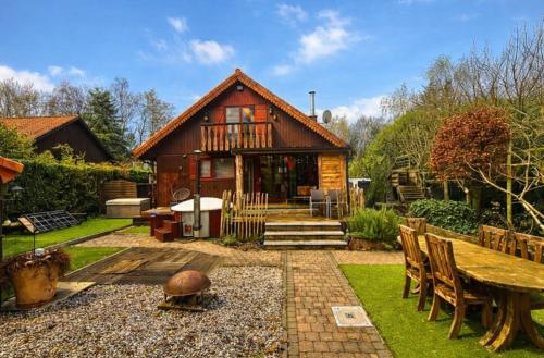 Le Petit Chalet Avec Hottub. - Stekene
