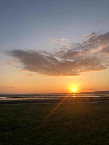 Cosy Panoramic Sea Views With North Dock Balcony - Llanelli