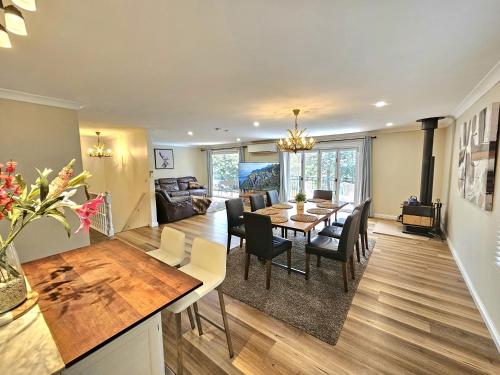 Luxury Mountain Retreat With Gym, Heated Private Pool & Bush Views - Springwood
