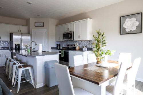 Holistic Campus Rental, Llc - Private Bedrooms In Shared Home With Shared Kitchen - Camden, OH