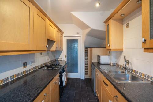10-min To City Centre 2 Bedrooms Sleeps4 With Free Parking Garden & Wifi - Aberdeen