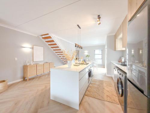 Stylish 3 Bedroom Townhouse In Secure Estate - Plettenberg Bay