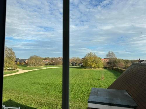 Modern Private Rooms In Chelmsford With Workspace & Free Parking - Chelmsford