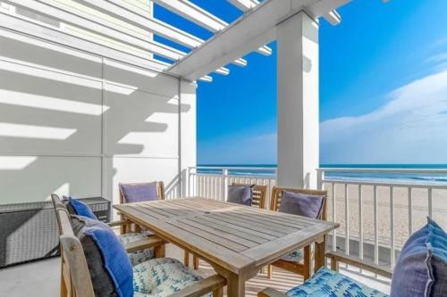 New! Beachfront 3bd / 2bth/pool 104a - Virginia Beach, VA