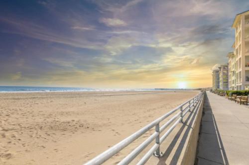 New! Island Breeze/3bd/oceanfront/ Beach/pool/gym - Virginia Beach, VA