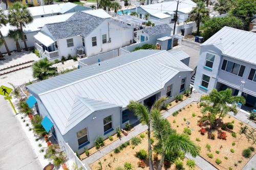 Silver Sands - Driftwood Suite - Treasure Island, FL